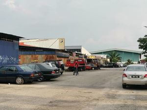 3 Adjoining Single Storey Link Factory For Rent for Rental @RM2,800 By ...