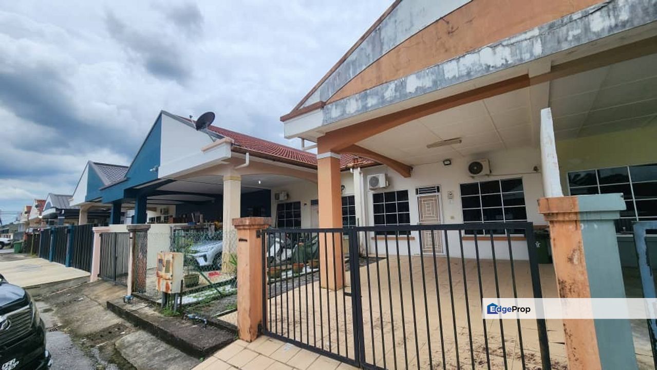 Single Storey Terrace House For Rent Located at Stutong Baru for Rental ...