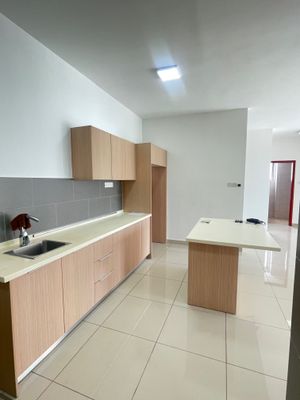 Puri Tower Condo Puchong P/F New Painted well kept 2 parking lot for ...