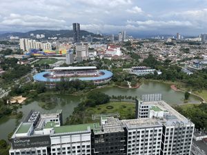 Anggun Lumayan 3 Parkings View Tasik Permaisuri Facing Morning Sun Top ...