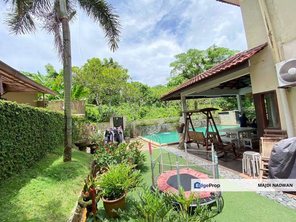 Banglo Two Storey House Corner Lot With Swimming Pool , Jalan Jingga ...