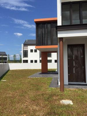 Elmina Gardens terrace link house corner for sales Elmina east Garinia ...