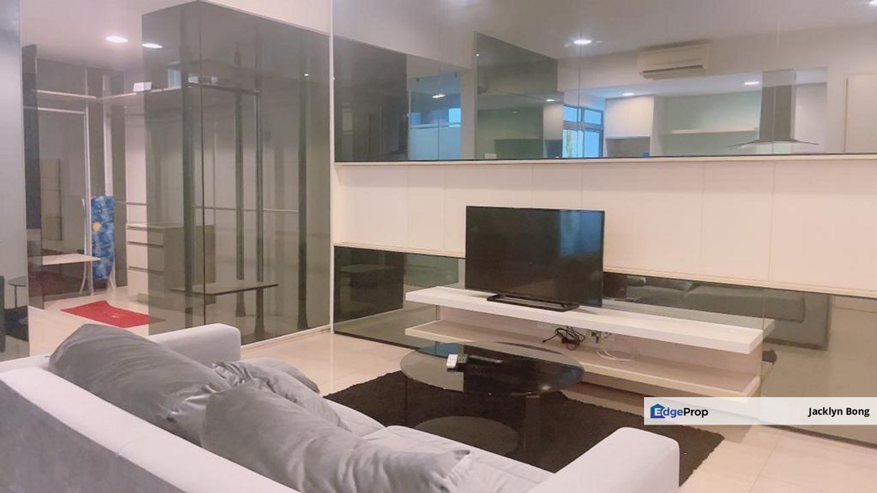 Eve Suite Studio near Ara Damansara LRT Kelana Jaya Line Petaling Jaya ...