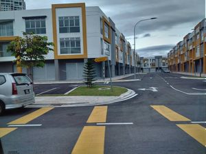 Taman Molek FINANCIAL HUB HOT AREA - 3 Storey SHOPLOT/OFFICE -LEVEL TWO ...