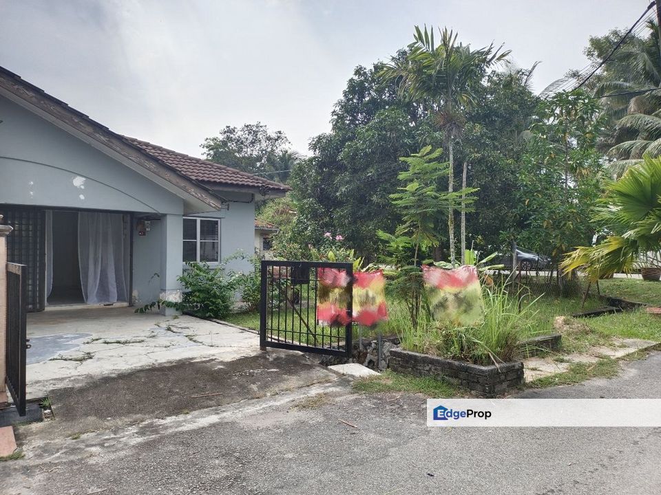CORNER LOT single storey terrace house Seksyen 3 Bandar Bukit Mahkota ...