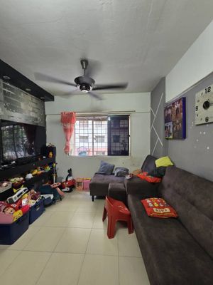 Matured Location & Renovated 3 Bedroom Apartment for Sale at Tmn Segar ...