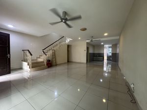 Laman Rimbunan Intermediate Renovated Strategy Location Below Market ...