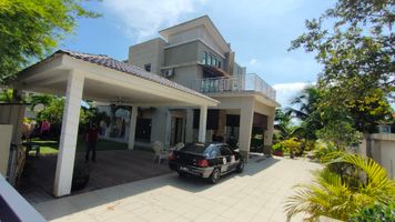 Renovated 2 storey Bungalow Tiara Height, Bandar Baru Salak Tinggi for ...