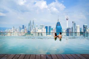 Studio Unit Regalia Suites with carpark with infinity rooftop pool KL ...