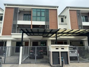 FULLY FURNISHED Elegan Residensi TOWNHOUSE Lower Unit @ Putra Perdana PUCHONG for Sale @RM549 ...