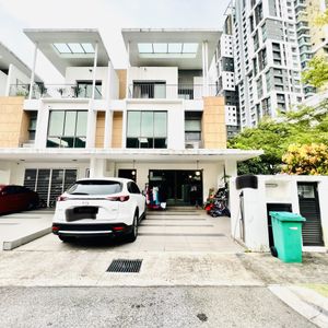 CORNER LOT! 3 Storey Move In Condition, Partial Furnished Lake Point ...