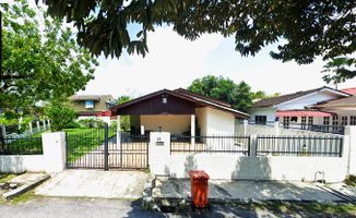 Retro Bglow with BIG land for Sale @RM1,500,000 By RAVEEN | EdgeProp.my