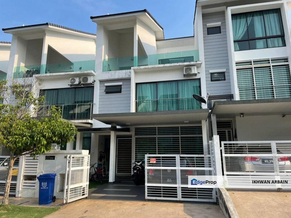 Freehold Superlink 3 Sty Aster Grove Denai Alam for Sale @RM1,150,000 By IKHWAN ARBAIN | EdgeProp.my