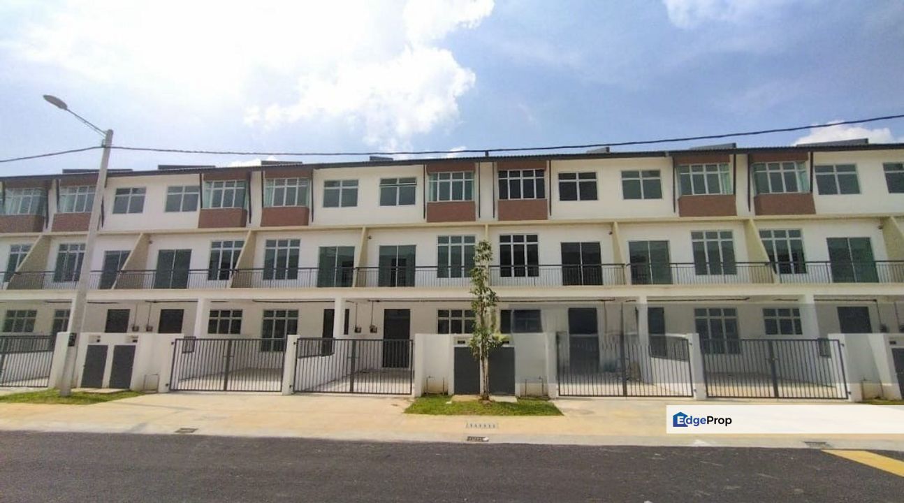 Scientex Kundang 3 Storey Brand New Partly Furnished Link House For ...