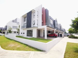 CORNER LOT 3-Storey House Lucent Residence for Sale @RM1,900,000 By Hidayah Johan | EdgeProp.my