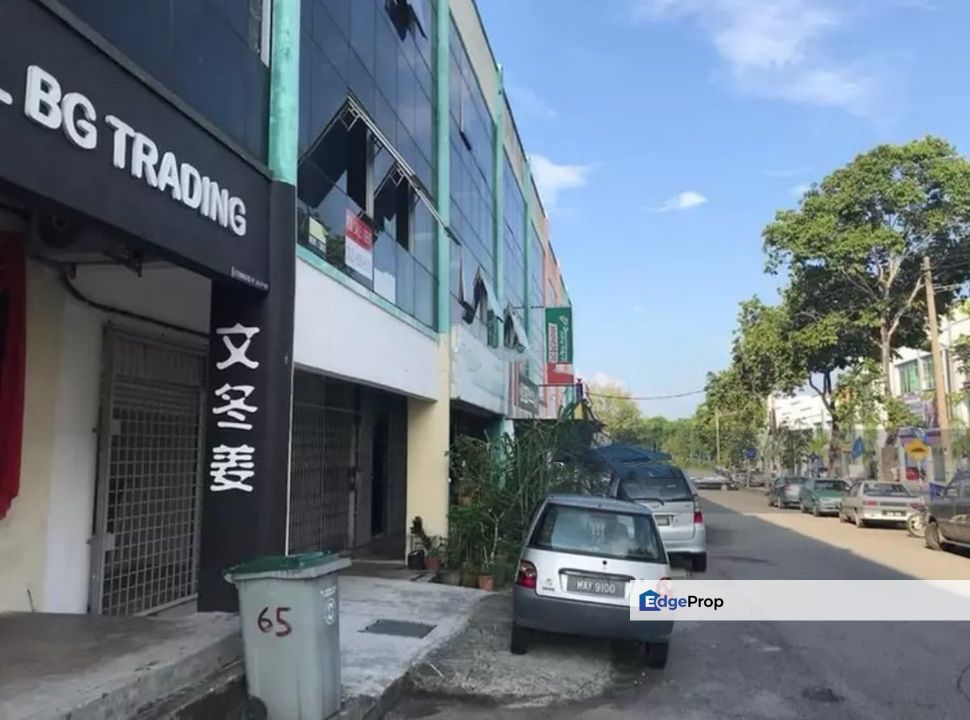 Taman Cheng Utama Freehold 3 Storey Shop Office for Rental Call for ...