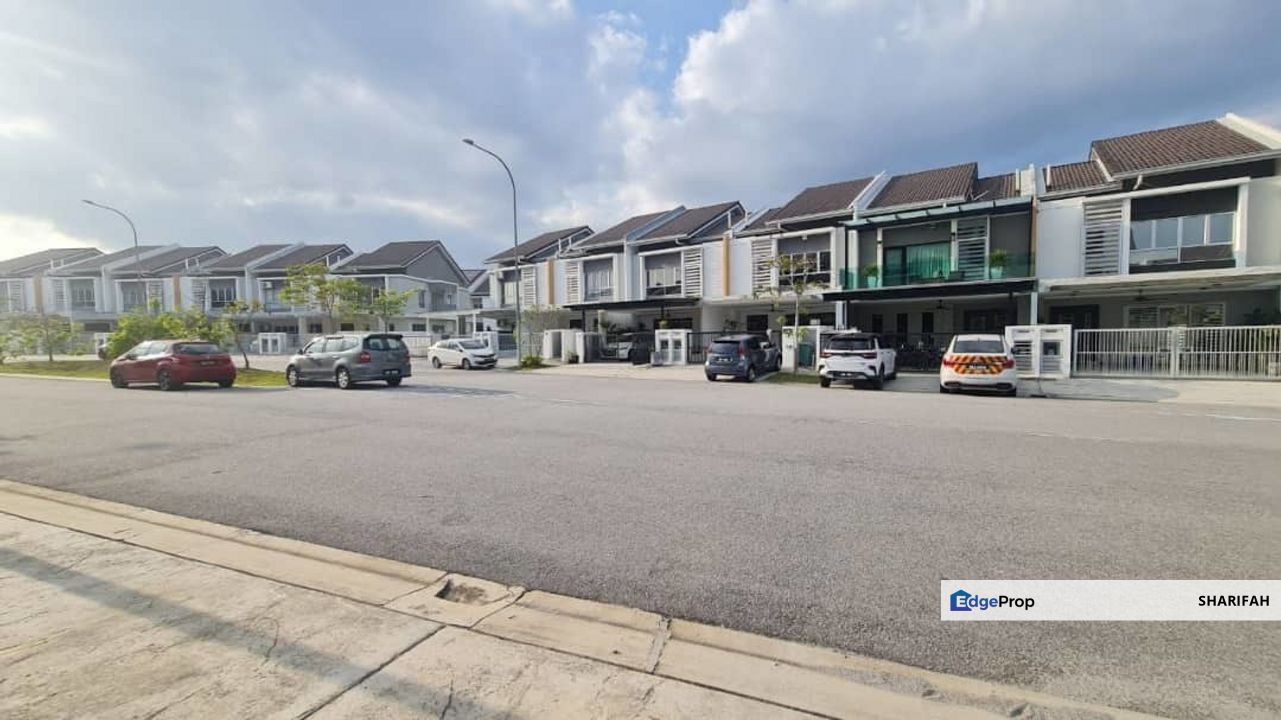 Fully Renovated Corner Lot Double Storey Terrace Begonia Serene Heights ...