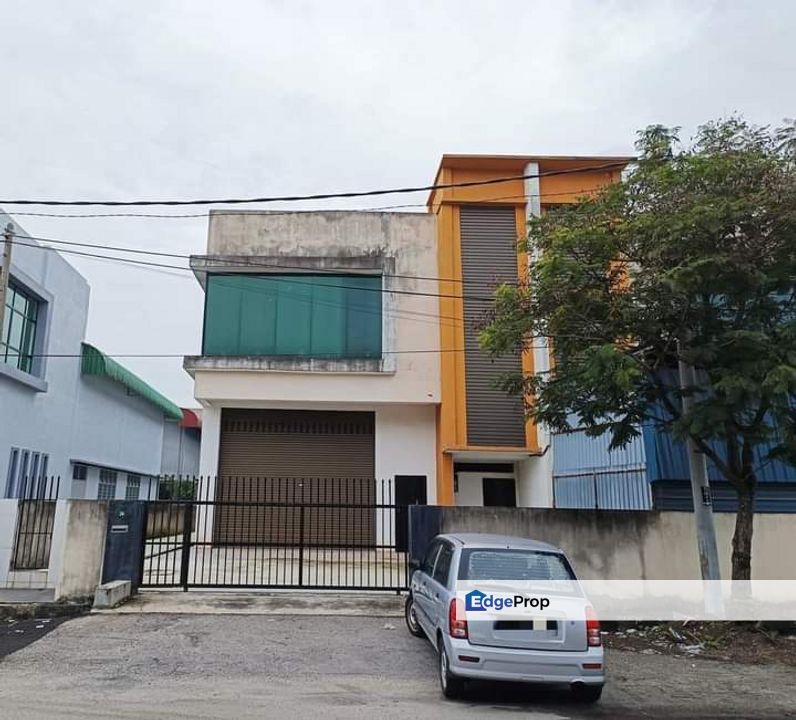 PENGKALAN 1.5 STOREY FACTORY FOR SALE (OPPOSITE BOMBA) for Sale @RM700 ...
