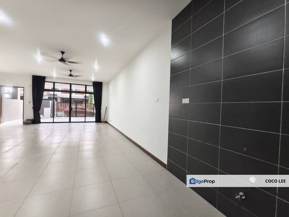 Aurora Resort Villas @ Original Condition 2-storey Terrace House for ...