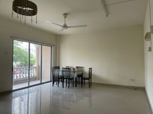 Townhouse Upper Floor Sommerset Close next to Lido Residence Pertama ...