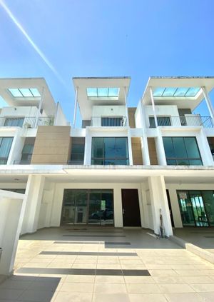 MOVE IN READY CONDITION 3-storey Superlink at Lake Point Residence ...