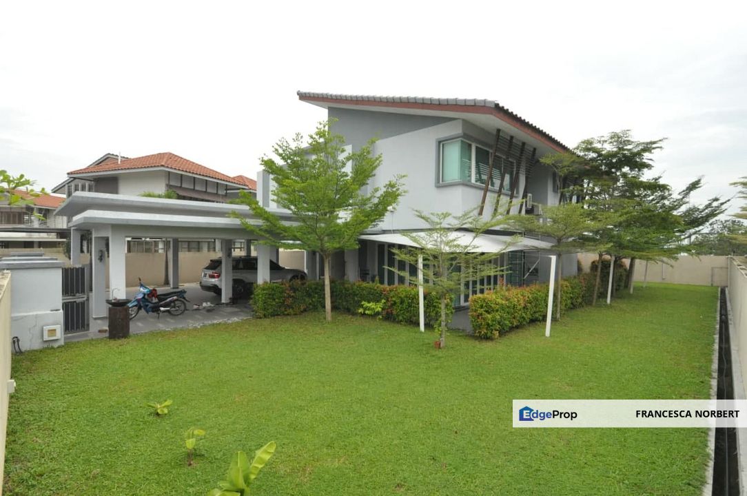 HUGE LAND TANAH BESAR 2 Storey Bungalow House For Sale at Banyan Close ...