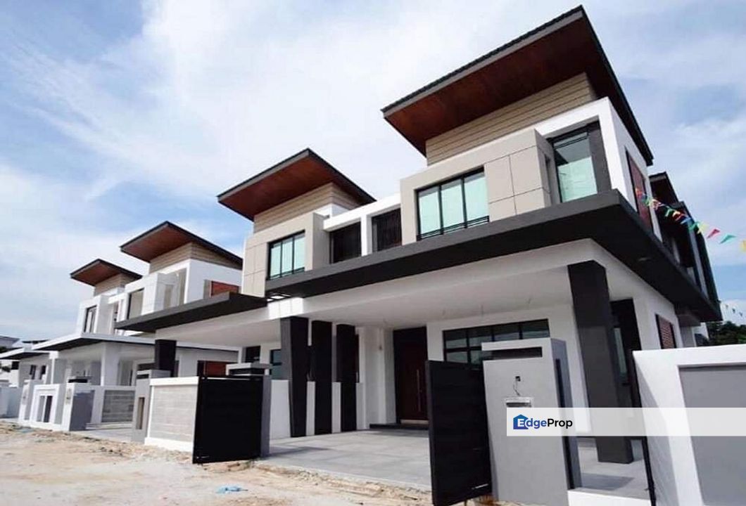 SENDAYAN DOUBLE STOREY 22X75 3000SQFT FREE HOLD FREE CLUB HOUSE for ...