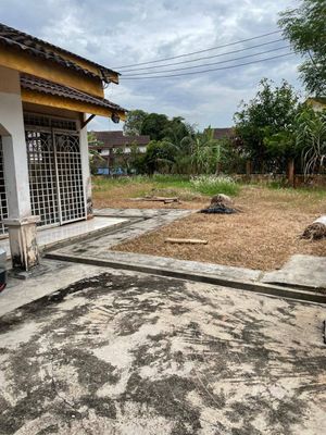 Jalan Jelatang , Taman Megah Ria , Semi D House With Extra Big Land for ...