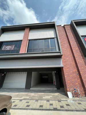 Shoplot Baris Place Mayuri, Taman Tasik Jalan Broga Semenyih For Rent ...