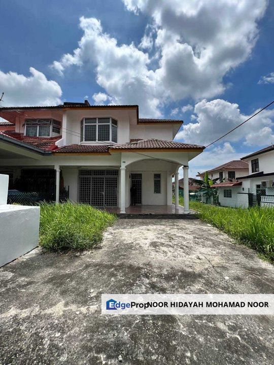 NEWLY REFURBISH END LOT Double Storey Semi D Taman Desa Ixora Senawang ...