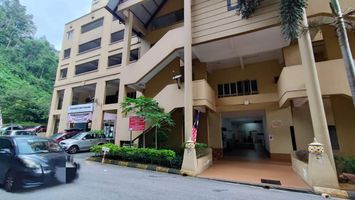 CHEAPEST Renovated & Extended with indoor swimming pool SPRINGVILLE Apt ...