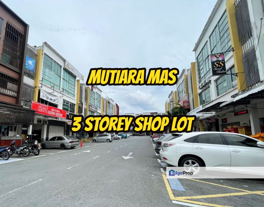 Taman Mutiara Mas Three Storey Shop Lot Corner/Intermediate for Sale ...