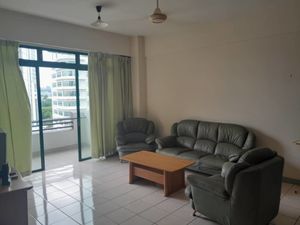Prime Location and Ample Living Space PJ Condo @ The Istara For Sale ...