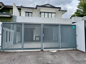 Fully renovated corner lot double storey terraced house at Seksyen 9 ...