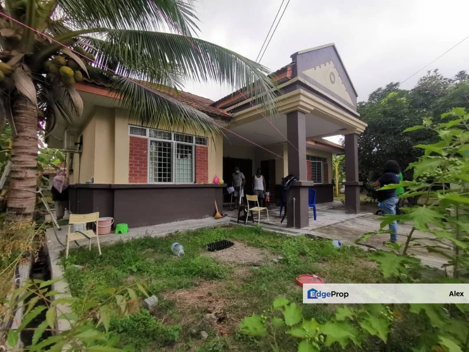 1-Storey Bunglo Pantai Sepang Putra Good Location,Near Restaurants And ...