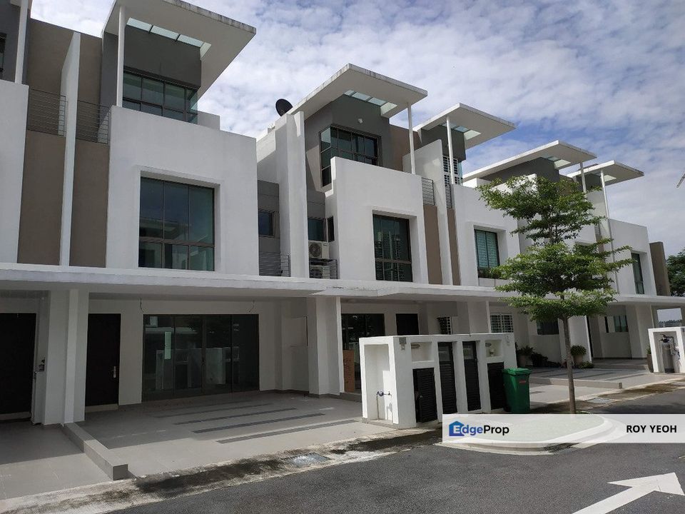 Cyberjaya 3 Storey House for Sale @RM925,000 By ROY YEOH | EdgeProp.my