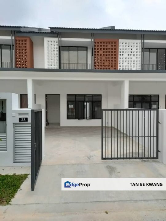 Mount Austin Austin Crest Double Storey Brand New Unit for Rental @RM1 ...
