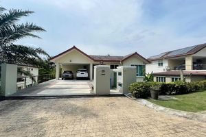 Bungalow 3 Storey House w Swimming Pool Villa Teratai Kayangan Heights ...