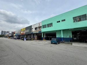 1.5 Storey Terrace Factory, facing main road @ Hicom Glenmarie for ...