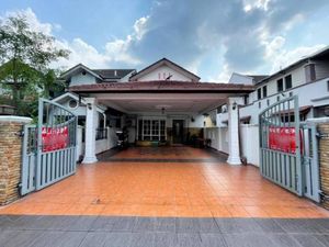 FREEHOLD & RENOVATED UNIT Double Storey Endlot Taman Bukit Saga ...
