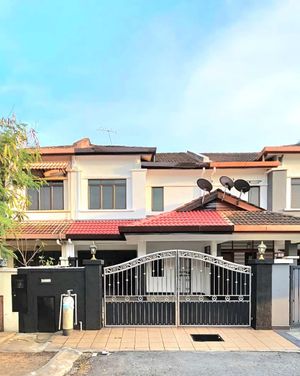 RENOVATED & MOVE-IN CONDITION Double Storey Terrace Anggerik Aranda ...
