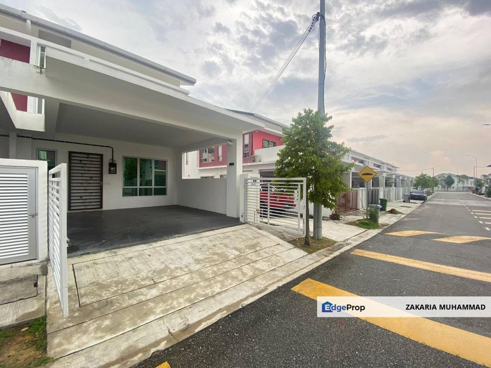 RENOVATED End Lot Double Storey Terrace Tiara Sendayan for Sale @RM480 ...