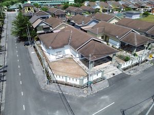 Freehold & Fully Renovated Single storey Bungalow at Taman Lekir ...