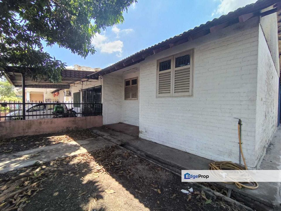 PJ Seksyen 14 Single Storey House with Land for Storage Purpose for ...