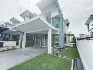 Gated & Guarded and Extra Land Front and Back @ Greenhill Residence ...