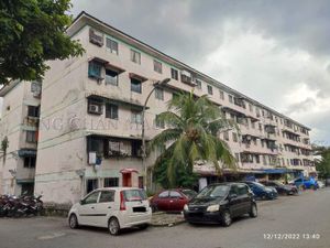 Flat [3 min to MidPoint Shopping Complex; 5 min to Pandan Indah LRT ...