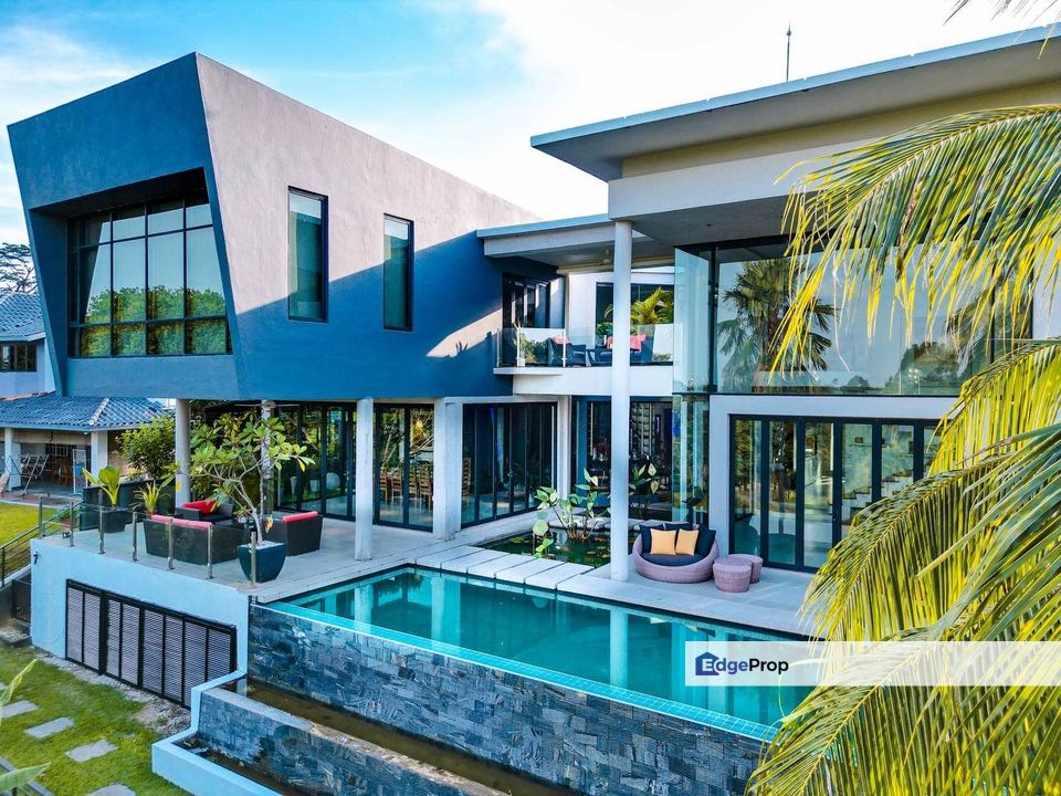 LUXURIOUS INTERIOR DESIGN MODERN Two Storey Bungalow House Monterez ...