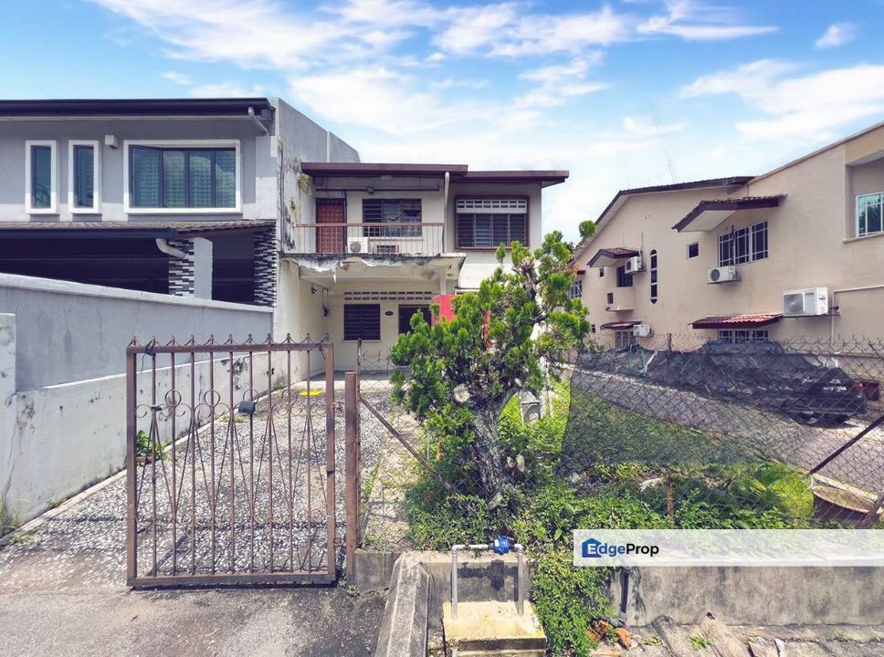 ENDLOT, FACING MAIN ROAD Double Storey Terrace House Lorong Maarof ...