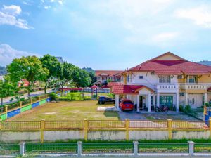 CORNER LOT, HUGE LAND SIZE Double Storey Semi Detached House Jalan Alam ...