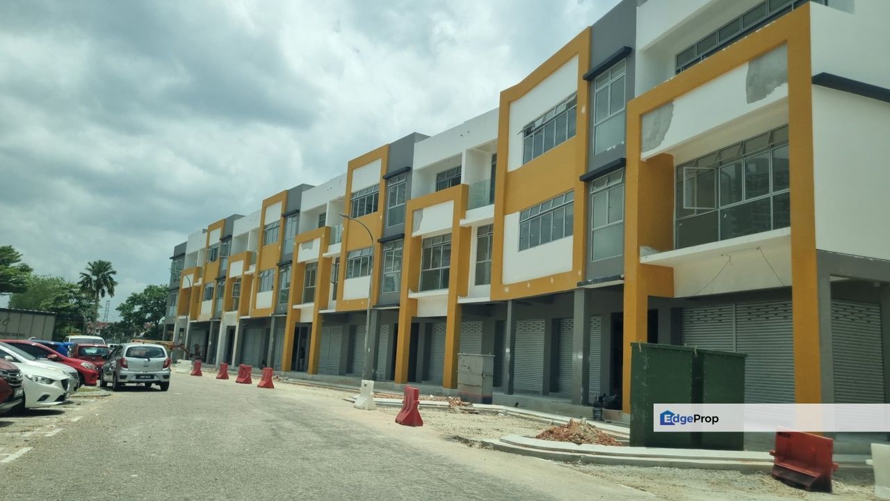 Taman Molek Three storey shoplot For Rent for Sale @RM9,000 By EDWARD ...
